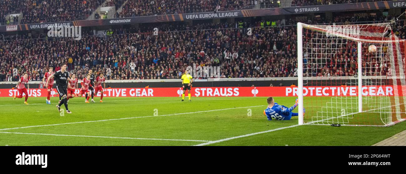 Dusan VLAHOVIC (Juventus Turin) scores from the penalty spot to make it ...