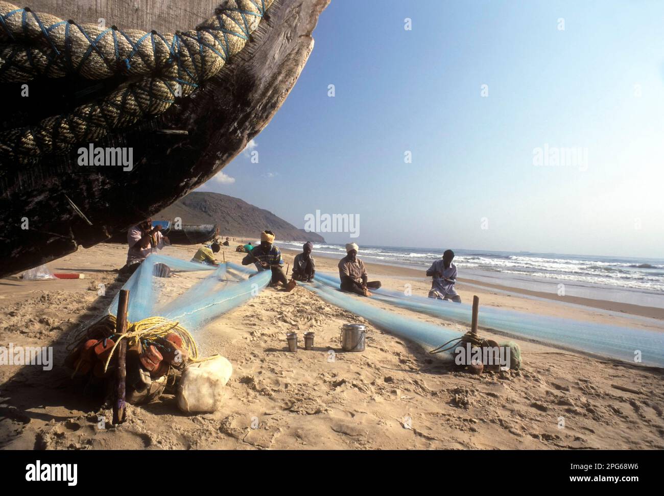 Fishing net repair hi-res stock photography and images - Alamy