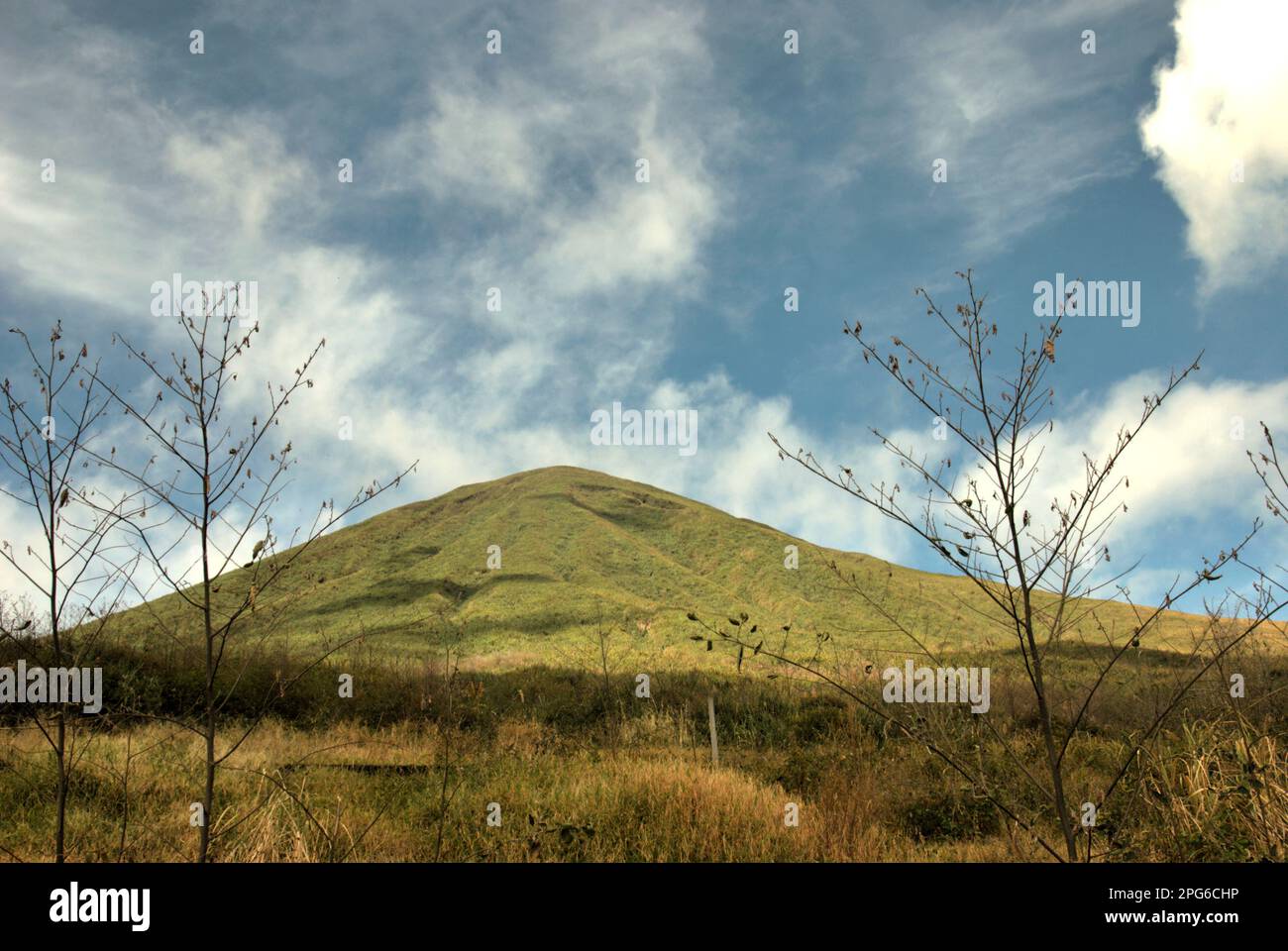 Scenery of Mount Lokon, an active volcano in Tomohon, North Sulawesi ...
