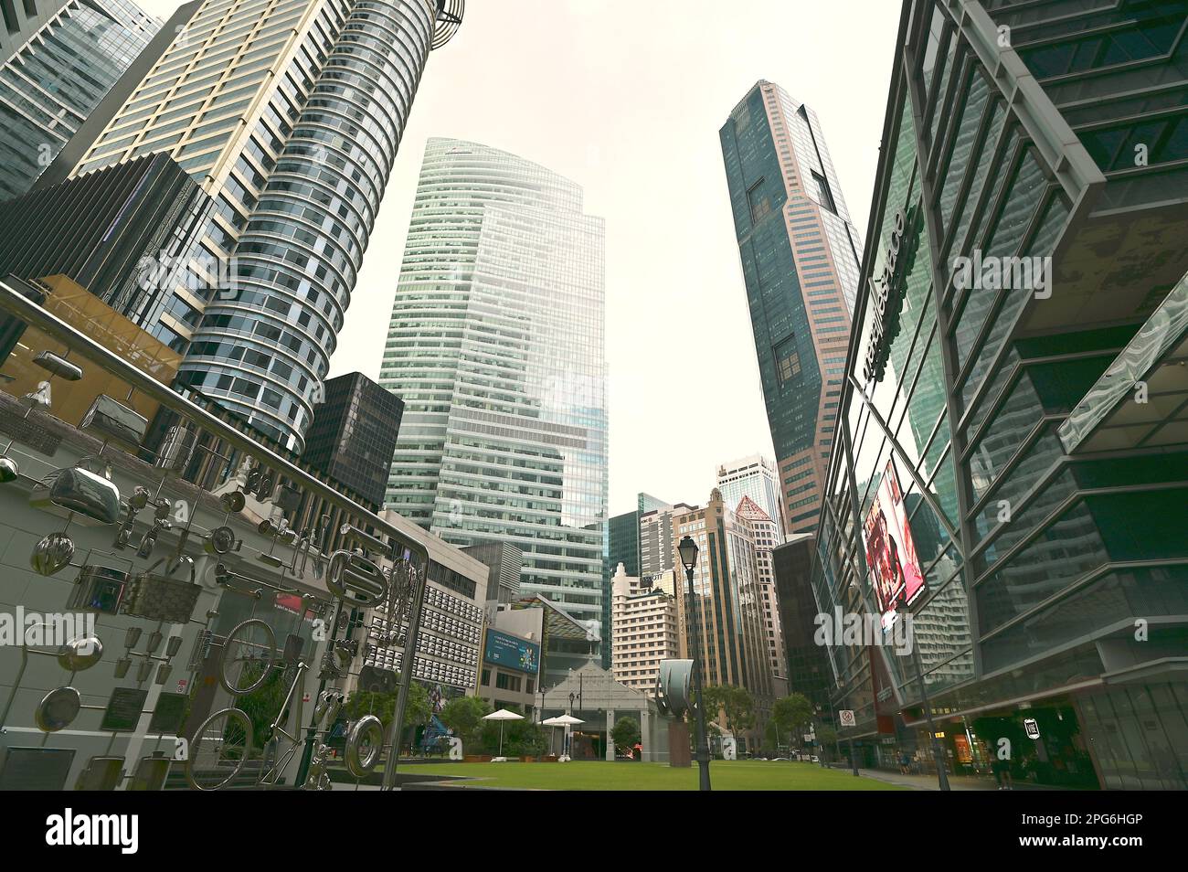 Center square of Raffles Place, the financial heart of Singapore ...