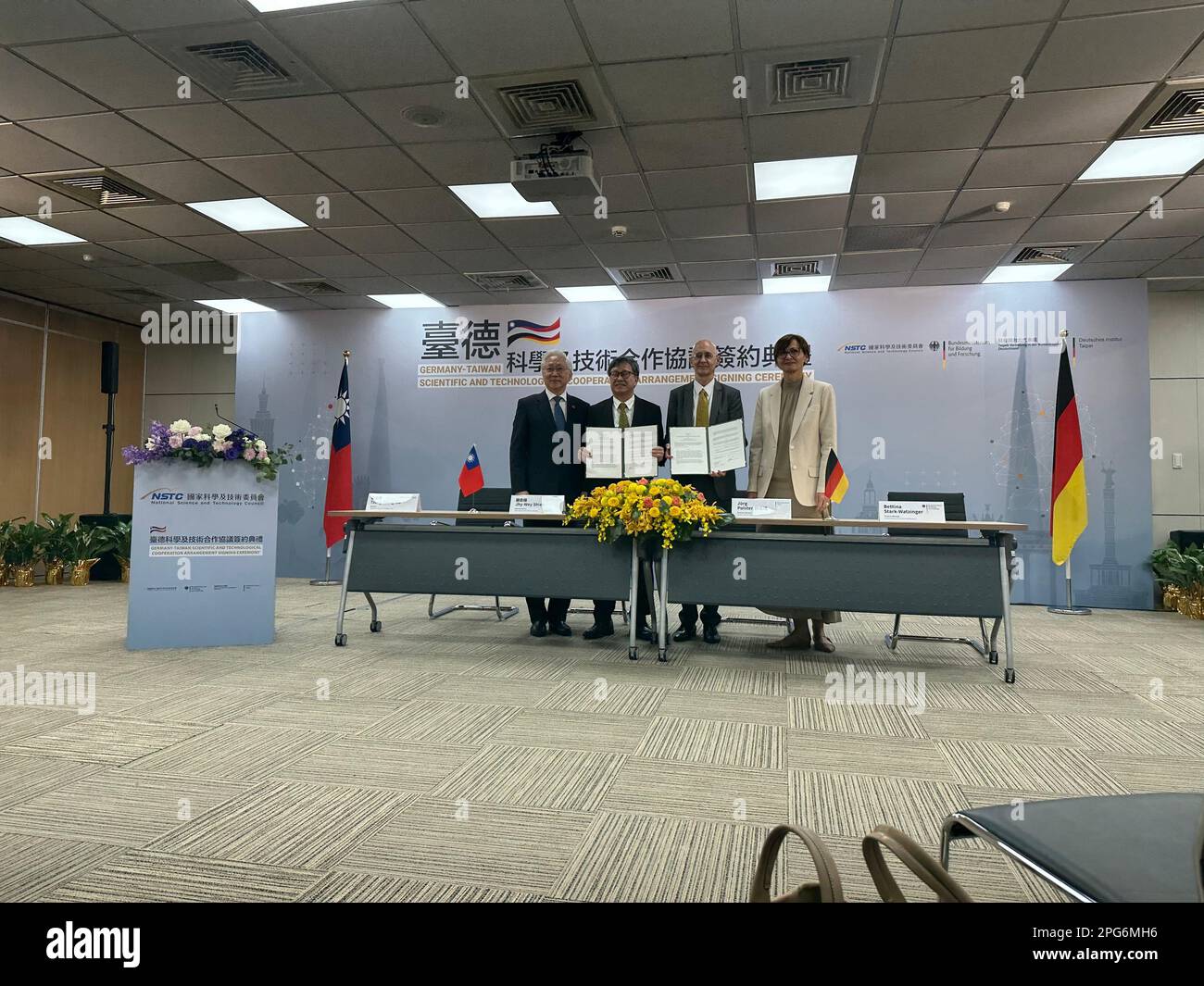 Taipei representative office hi-res stock photography and images - Alamy