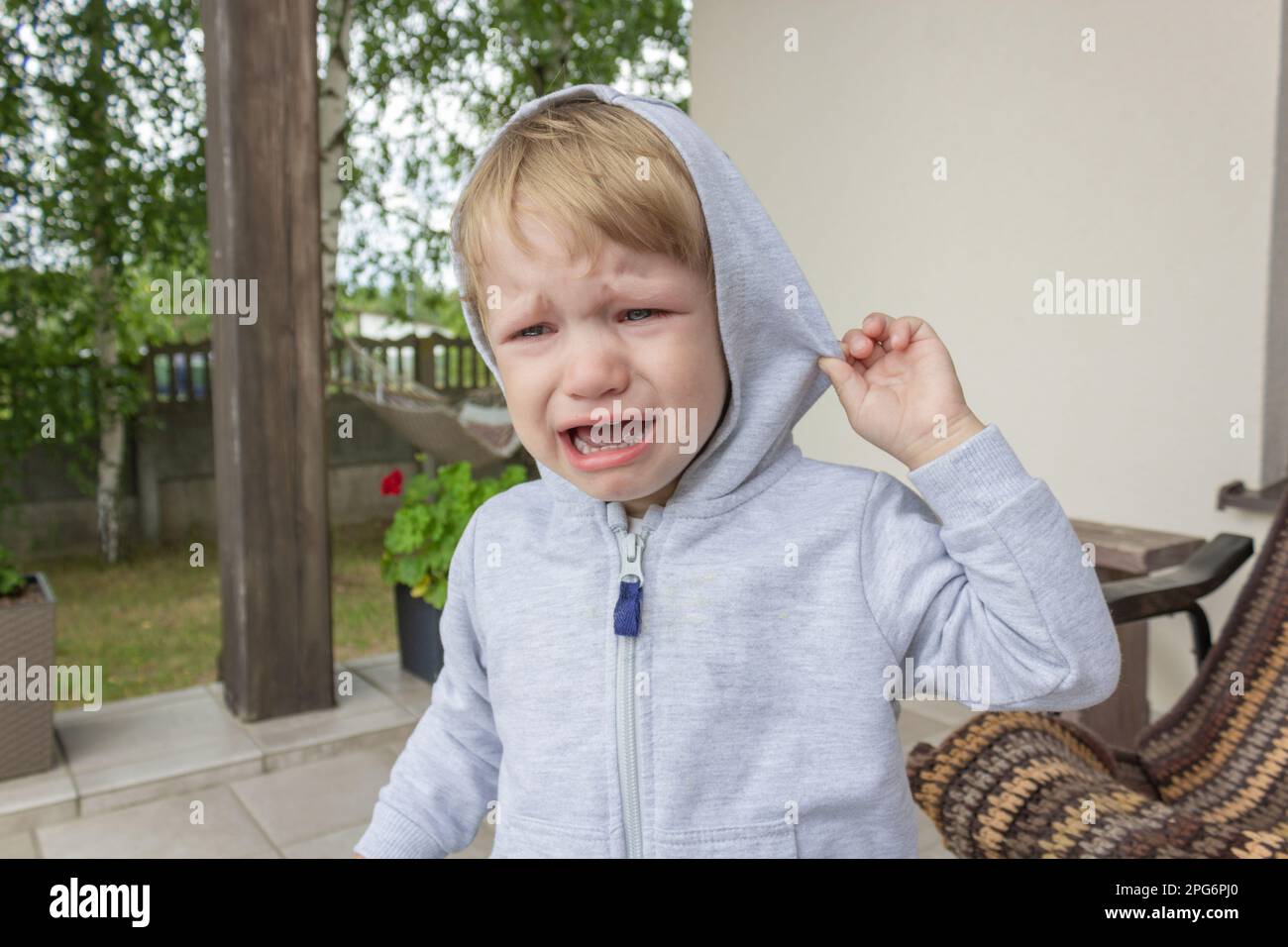 Dramatic kids child crying hi-res stock photography and images - Alamy