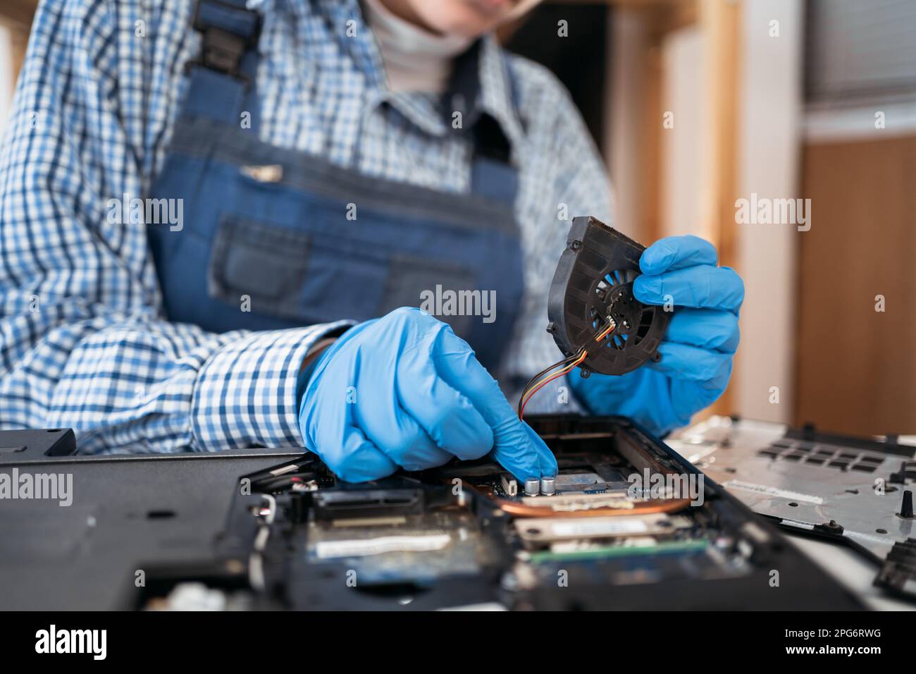 Fixing, disassembling and cleaning laptop cooling system. Dust and dirt ...