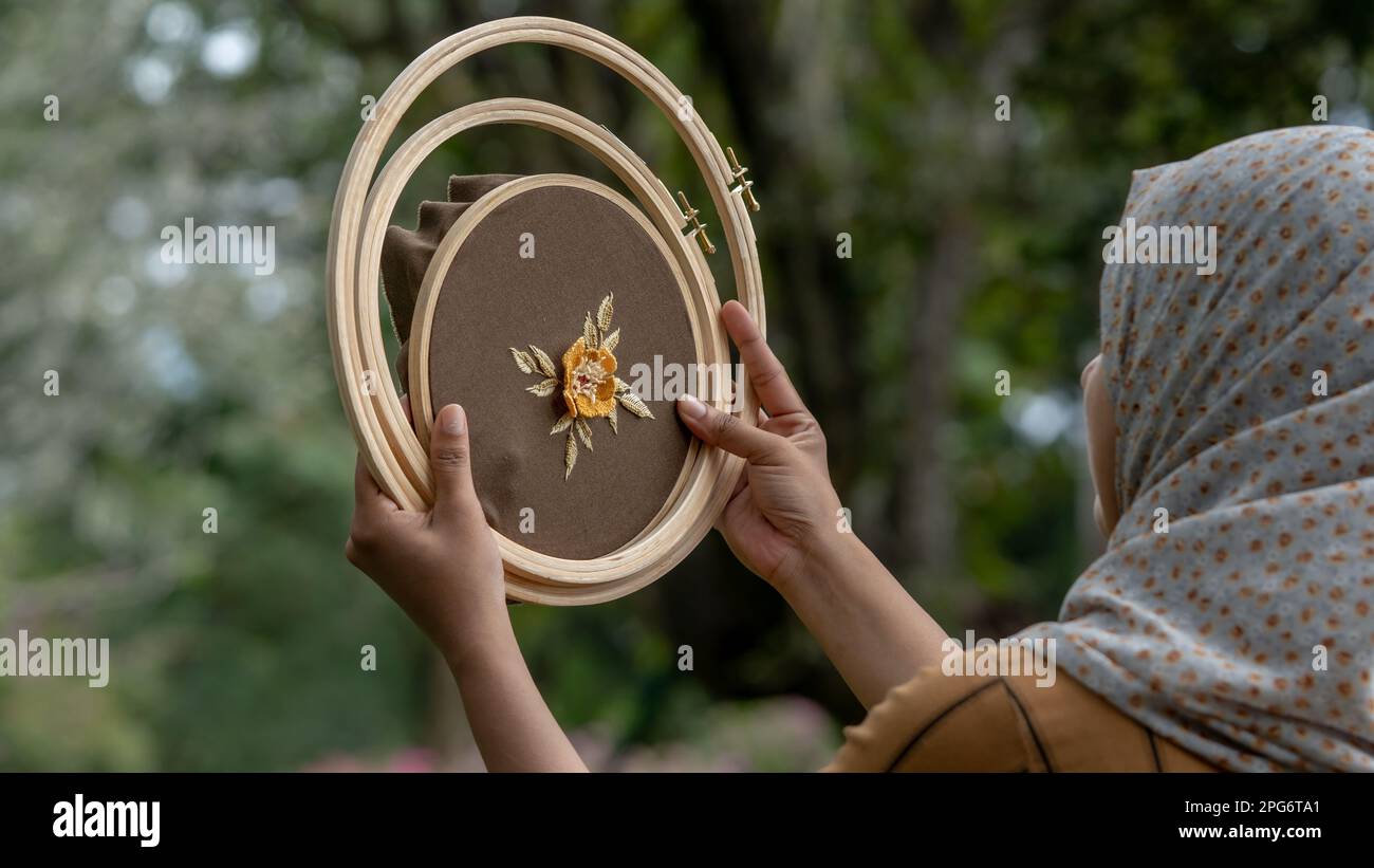 Hand embroidery flower hi-res stock photography and images - Alamy