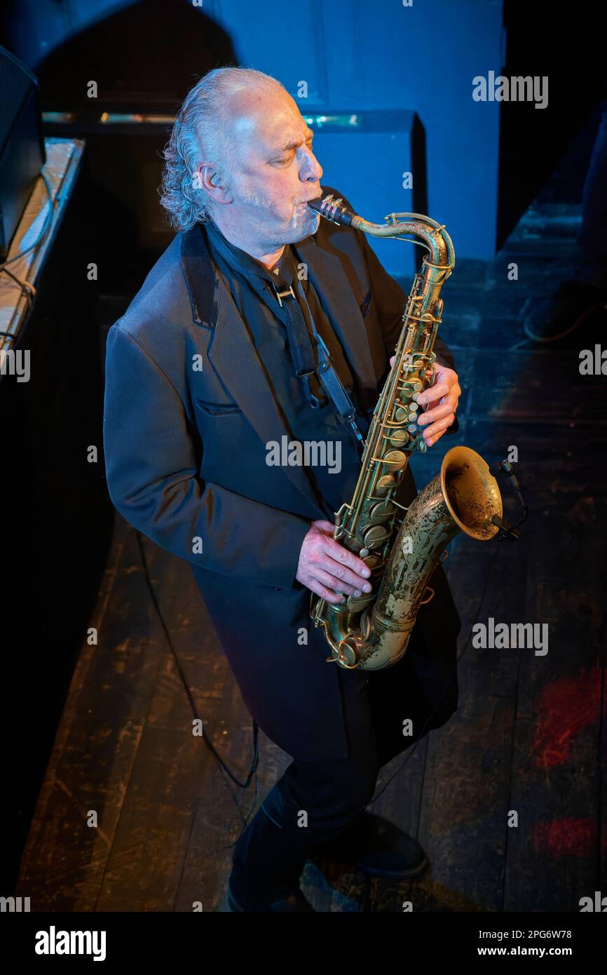 Acapela hi-res stock photography and images - Alamy