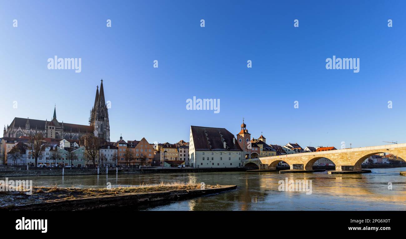 Regensburg cathedral hi-res stock photography and images - Alamy