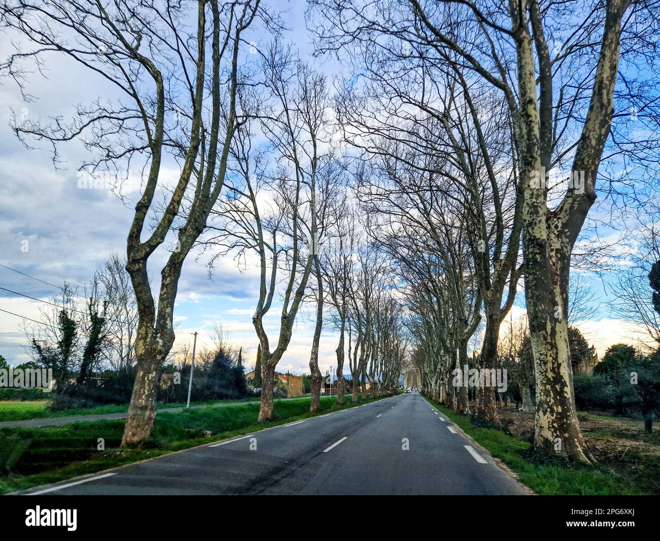 Old style provincial road hi-res stock photography and images - Alamy