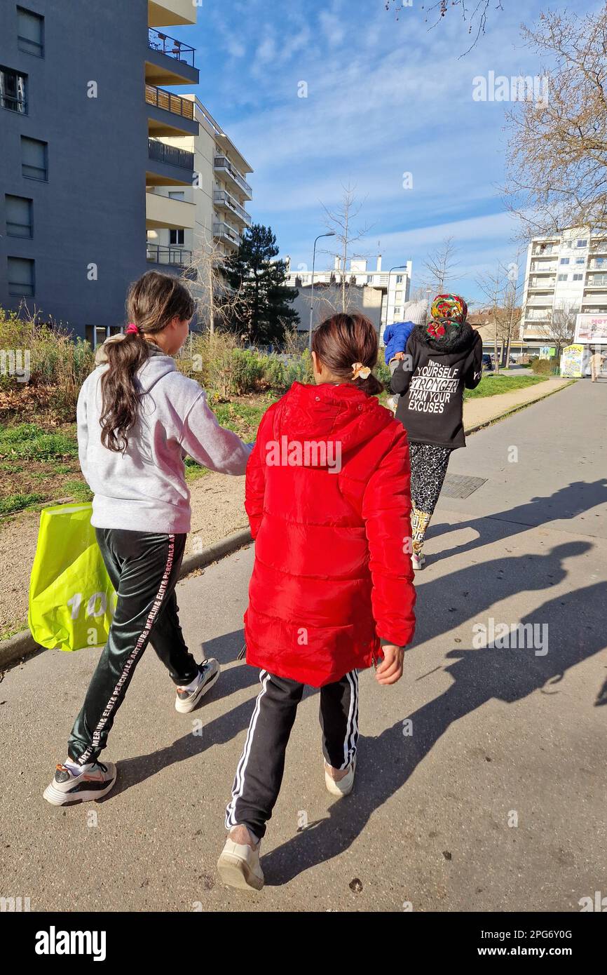 Roma girls hi-res stock photography and images - Alamy