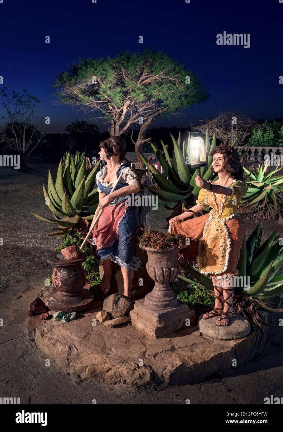 Plaster stand hi-res stock photography and images - Alamy