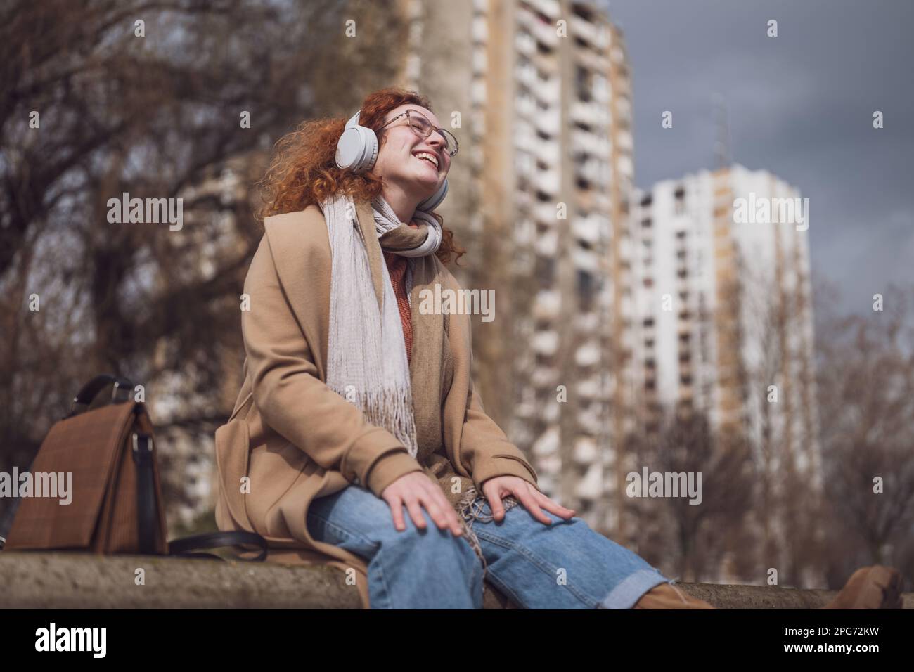 Natural portrait of cheerful caucasian ginger woman with freckles and ...