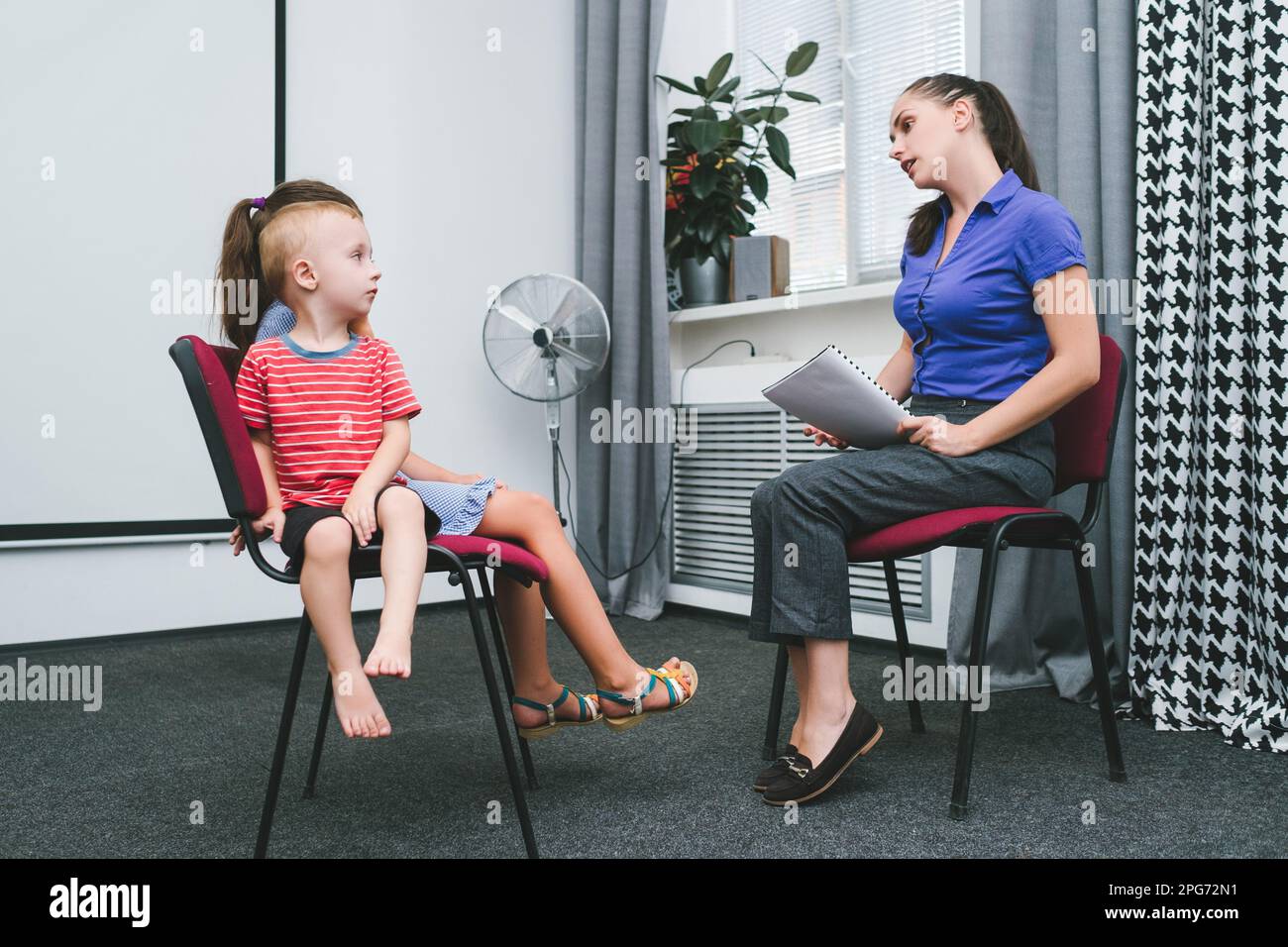psychologist reception child professional support Stock Photo - Alamy