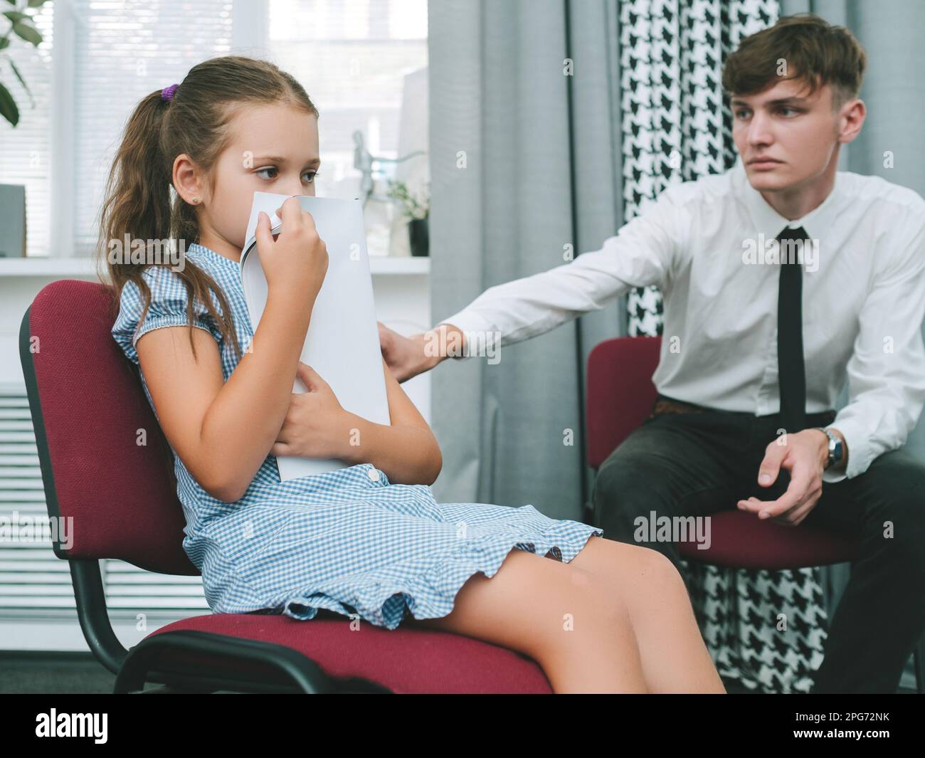 childish cry complexity parents family support Stock Photo - Alamy