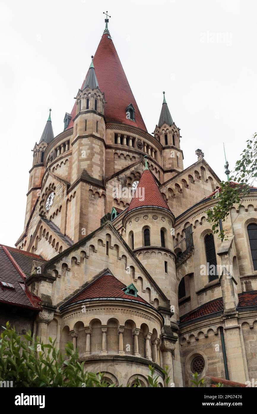 Neo romanesque architecture hi-res stock photography and images - Alamy