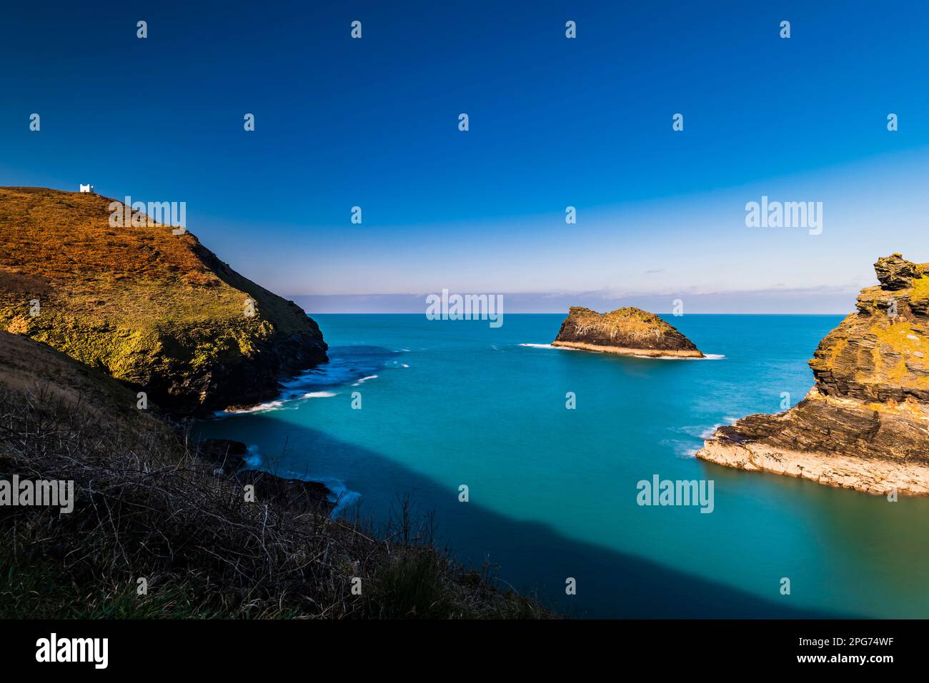 Long exposure of the Boscastle Harbour entrance on a clear day ...