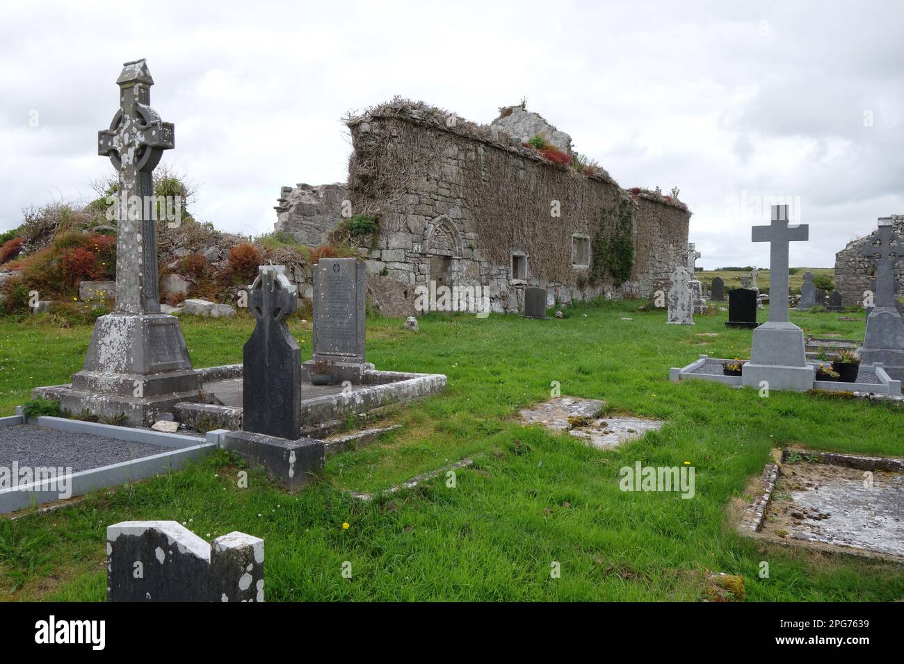 Church cemetery ruins county clare hi-res stock photography and images ...