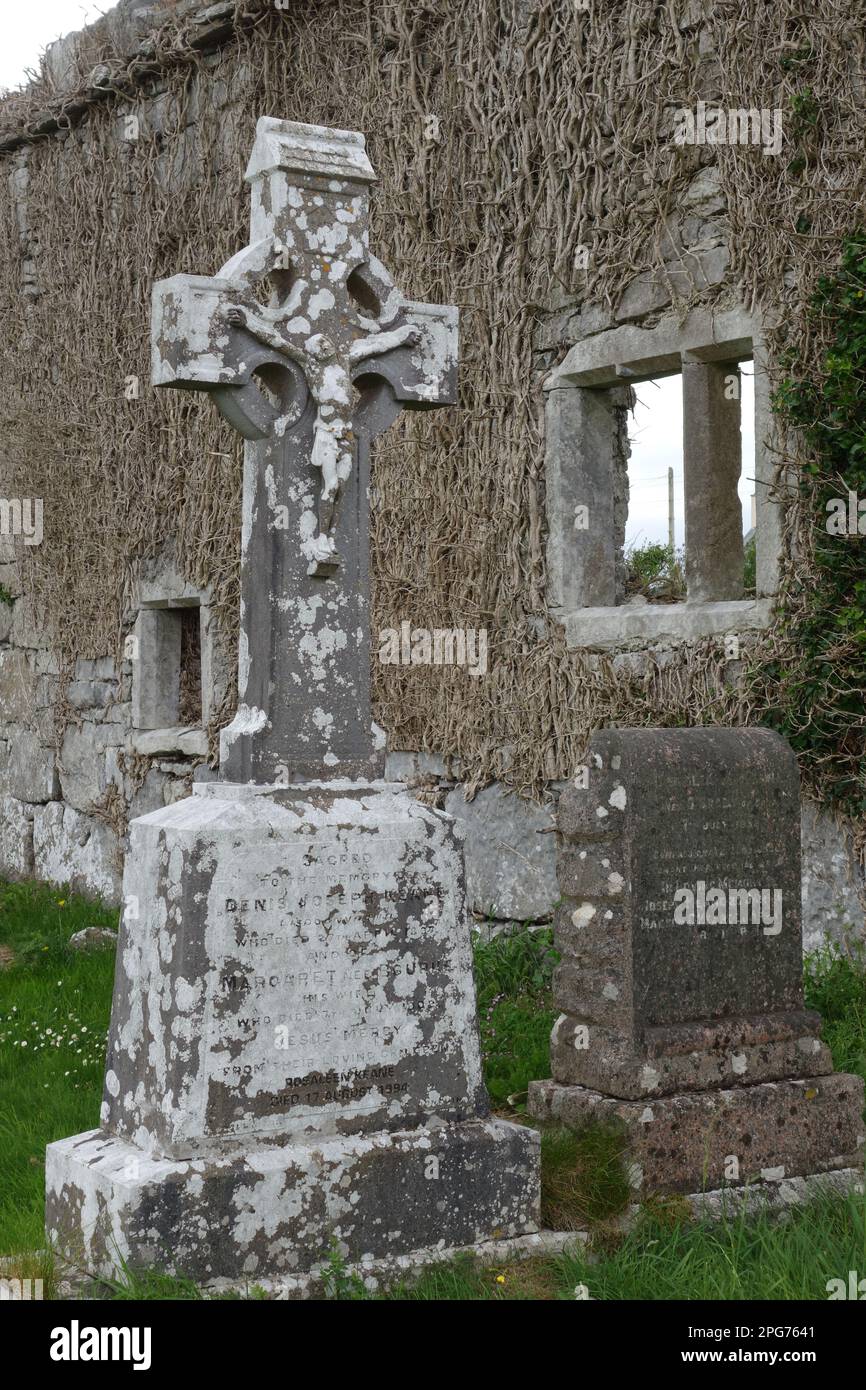 church-cemetery-ruins-county-clare-hi-res-stock-photography-and-images