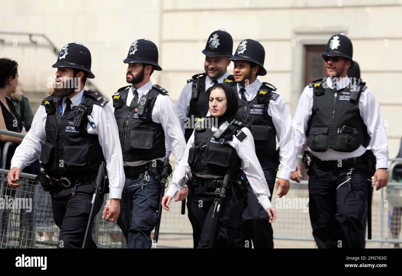 File pics shows: Met Police in the Mall including a female muslim ...