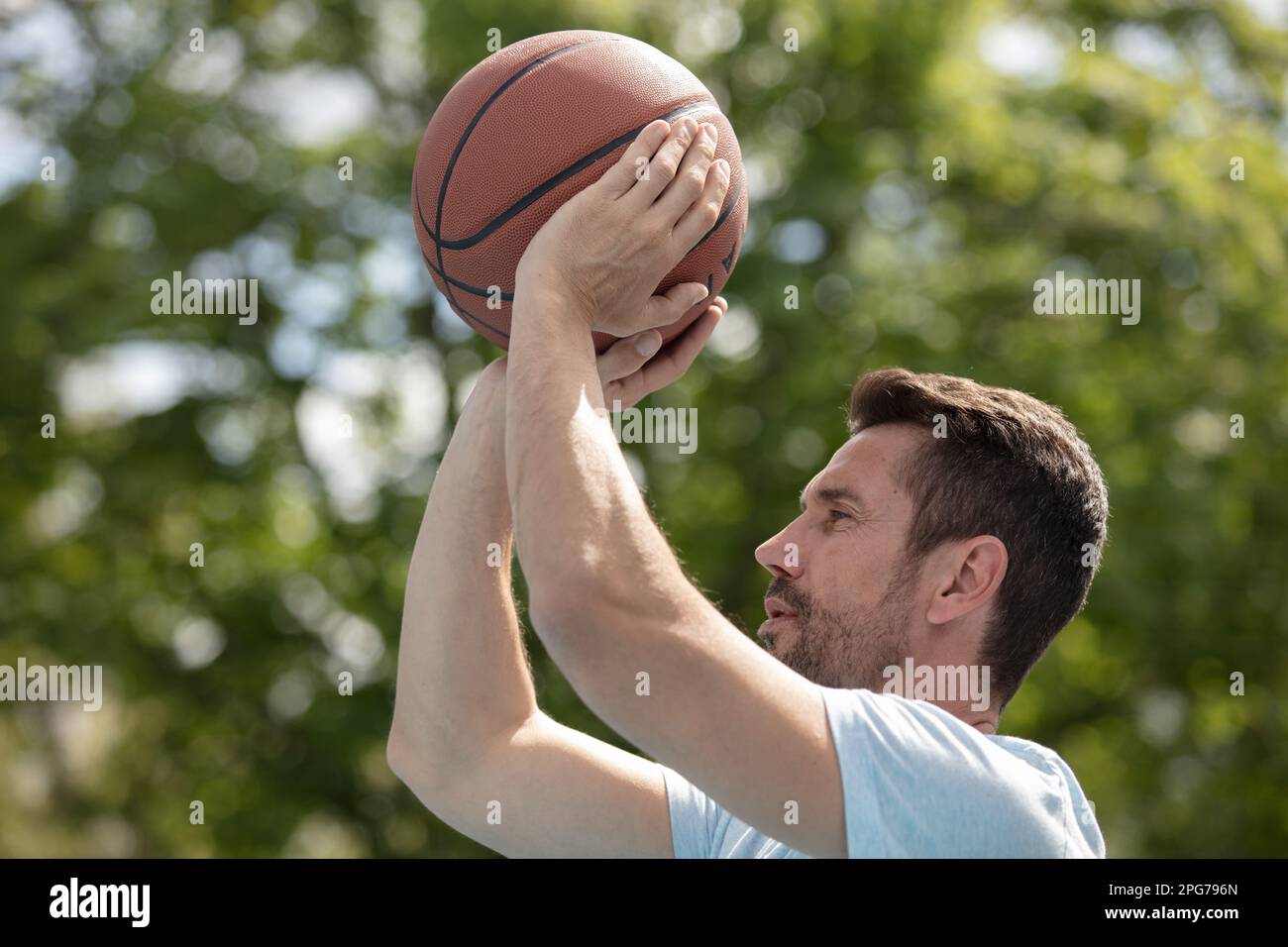 Basketball player training shot back hi-res stock photography and ...