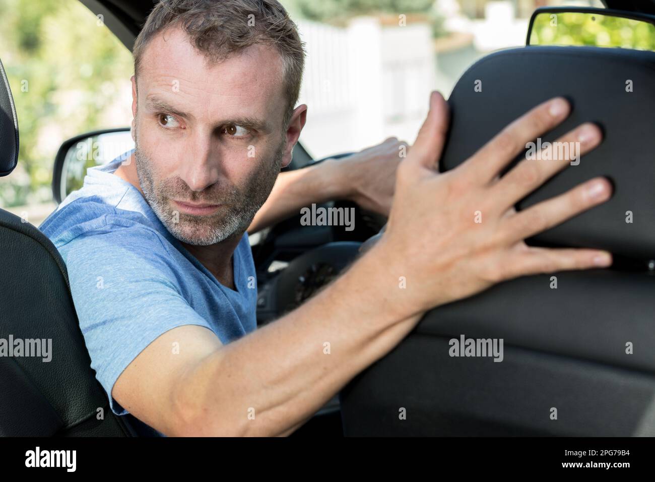 Driving a car and over the shoulder hi-res stock photography and images ...