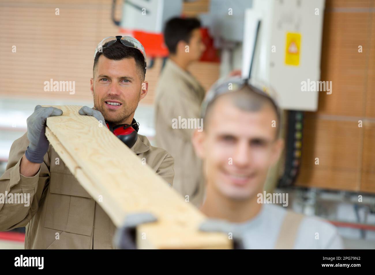 Builder carrying wood on shoulder hi-res stock photography and images ...