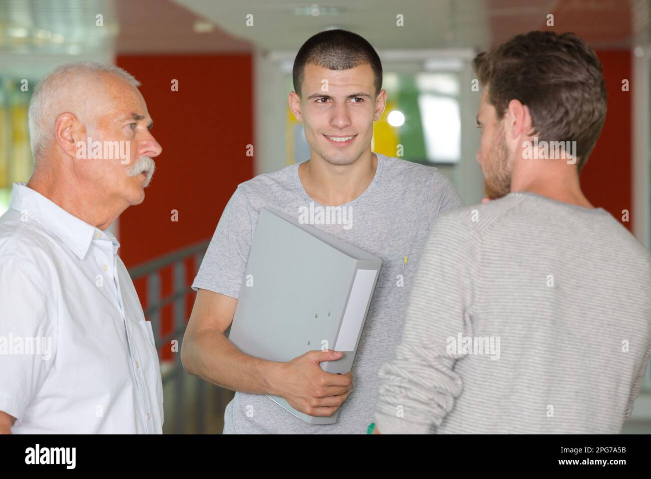 Campus socializing hi-res stock photography and images - Alamy