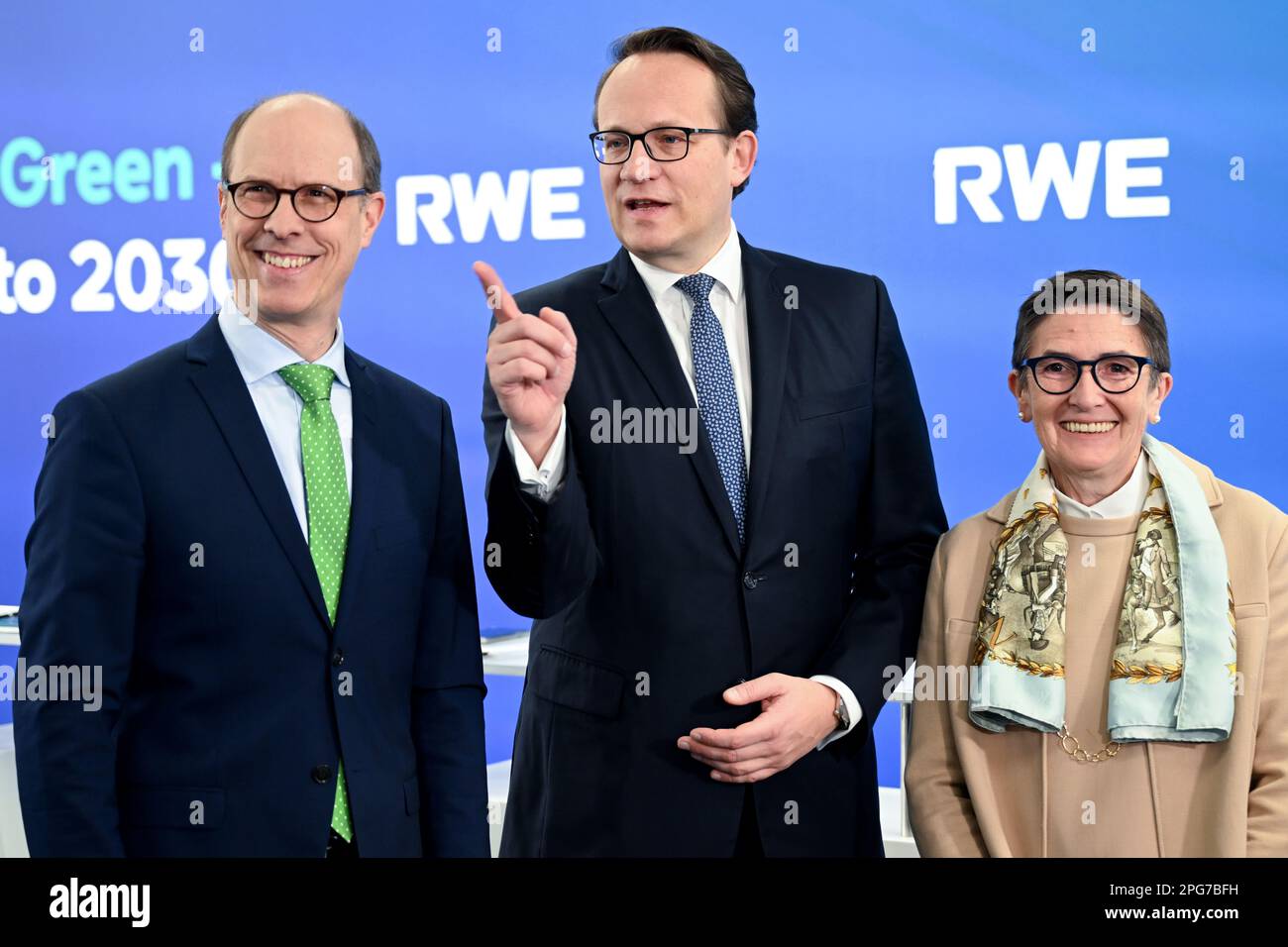 Essen, Germany. 21st Mar, 2023. Markus Krebber (m), RWE CEO, Michael ...