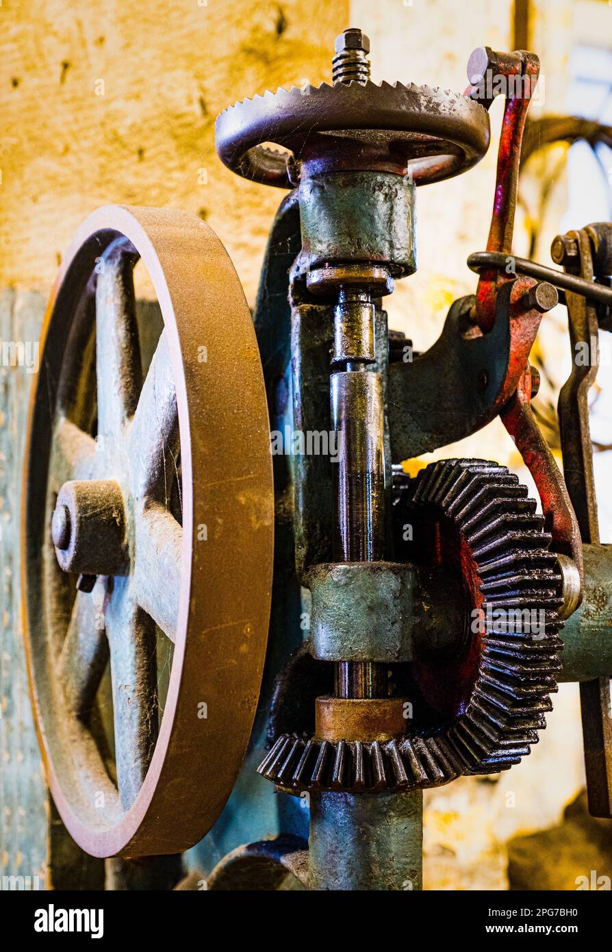 Gear shaping machine hi-res stock photography and images - Alamy