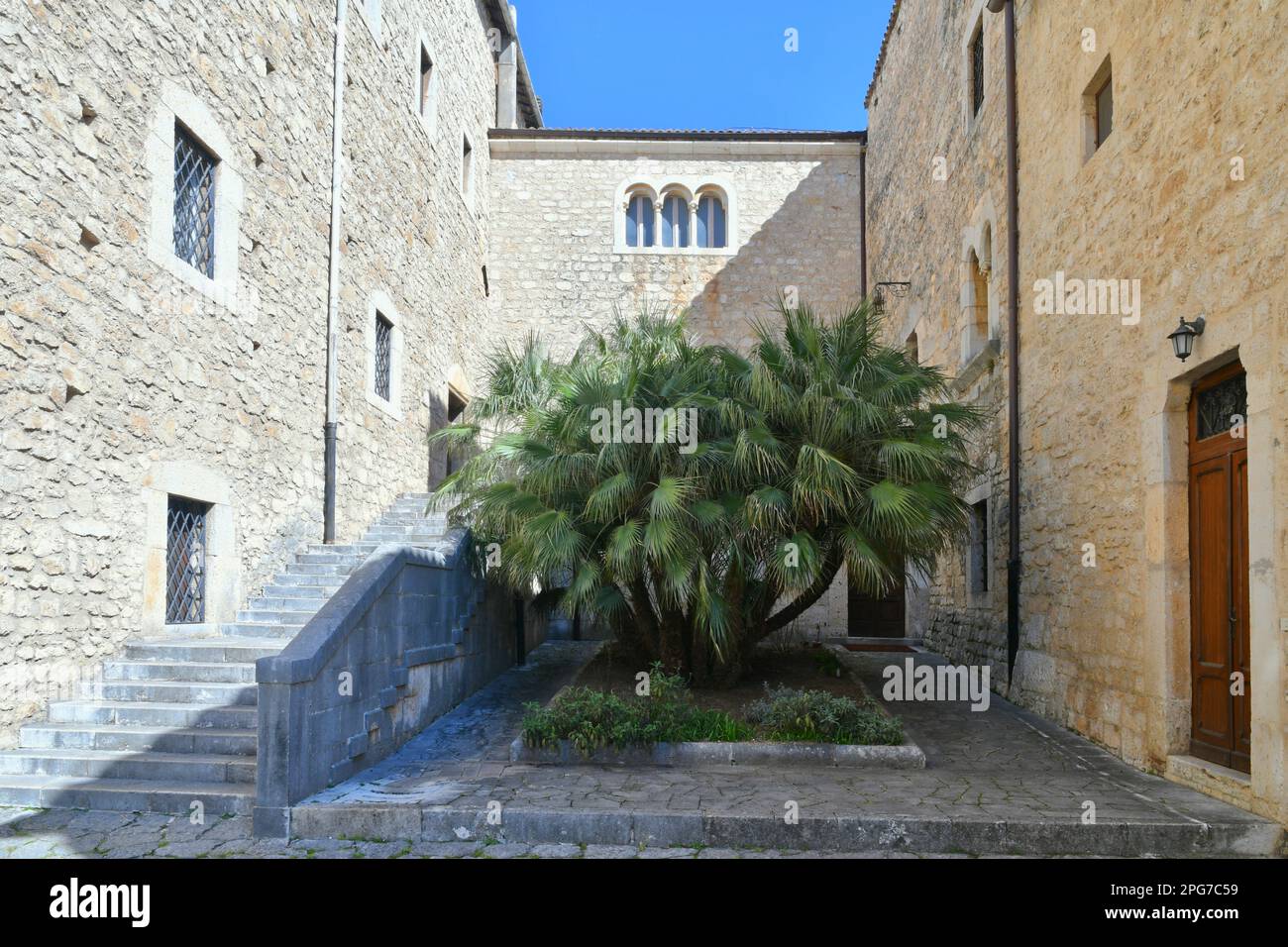 The cloister of Casamari Abbey, a medieval monastery located near Rome, Italy Stock Photo - Alamy