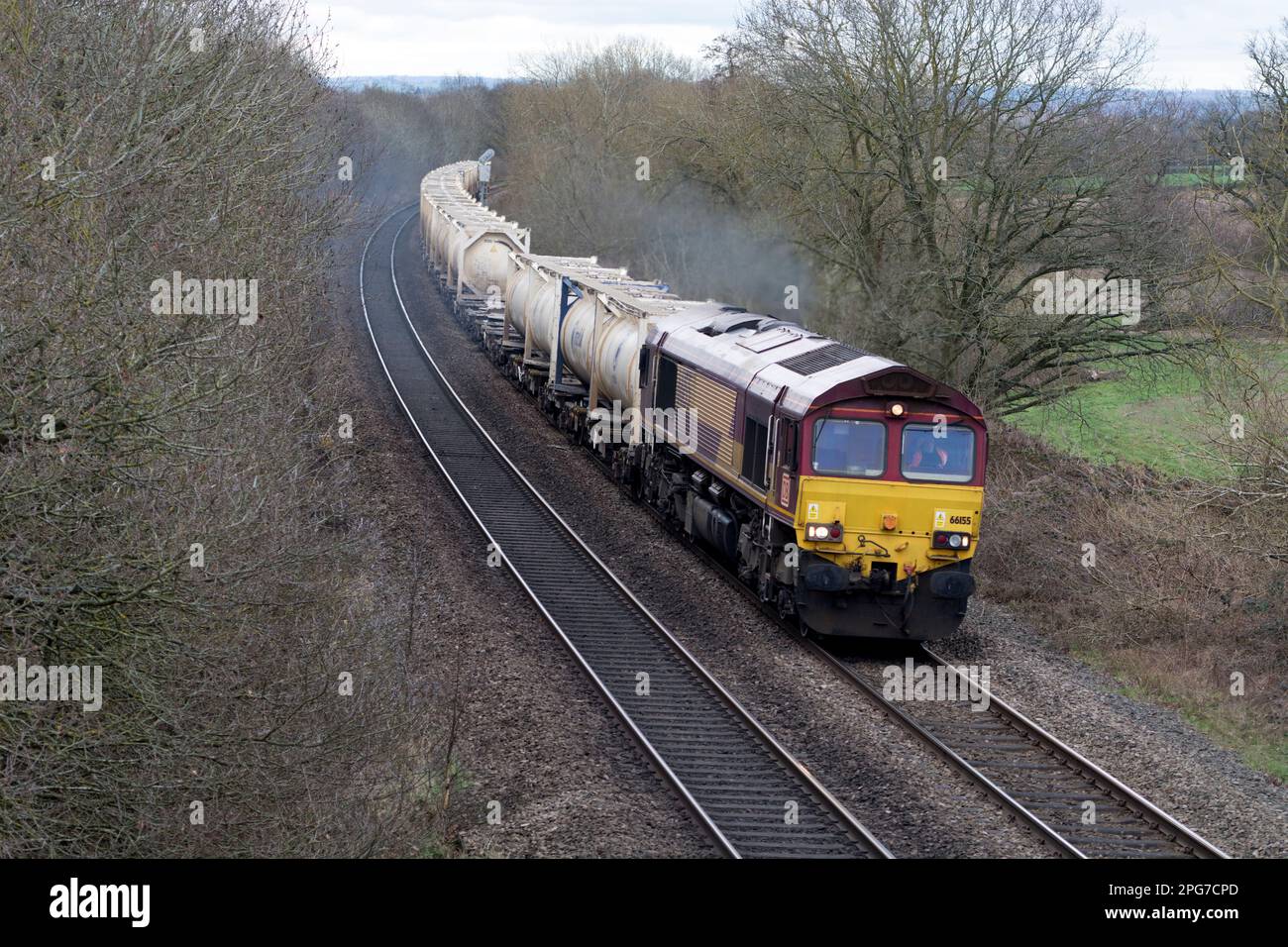 DB class 66 diesel locomotive pulling InterBulk tanks at Hatton Bank ...