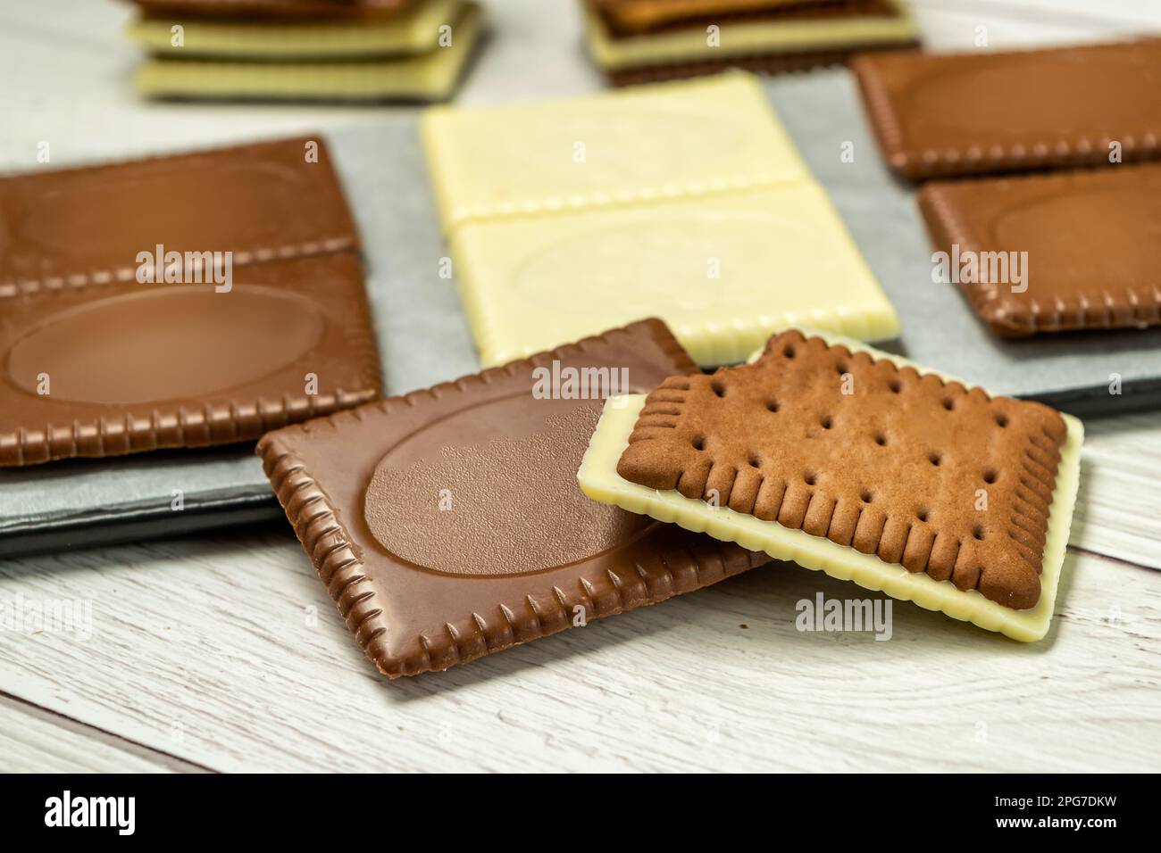 Crumbled biscuit cake hi-res stock photography and images - Alamy