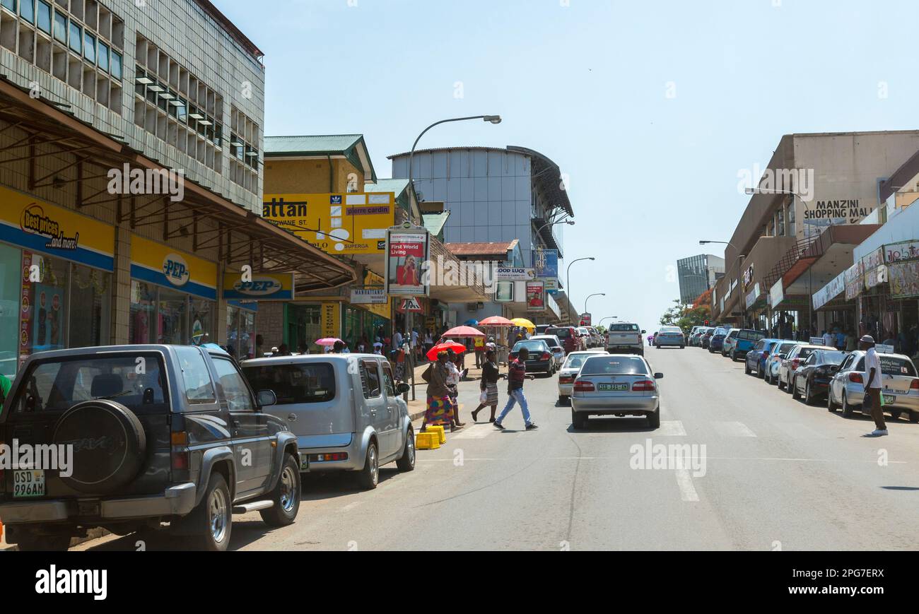 Shoppers and commuters on a busy Manzini street Stock Photo - Alamy