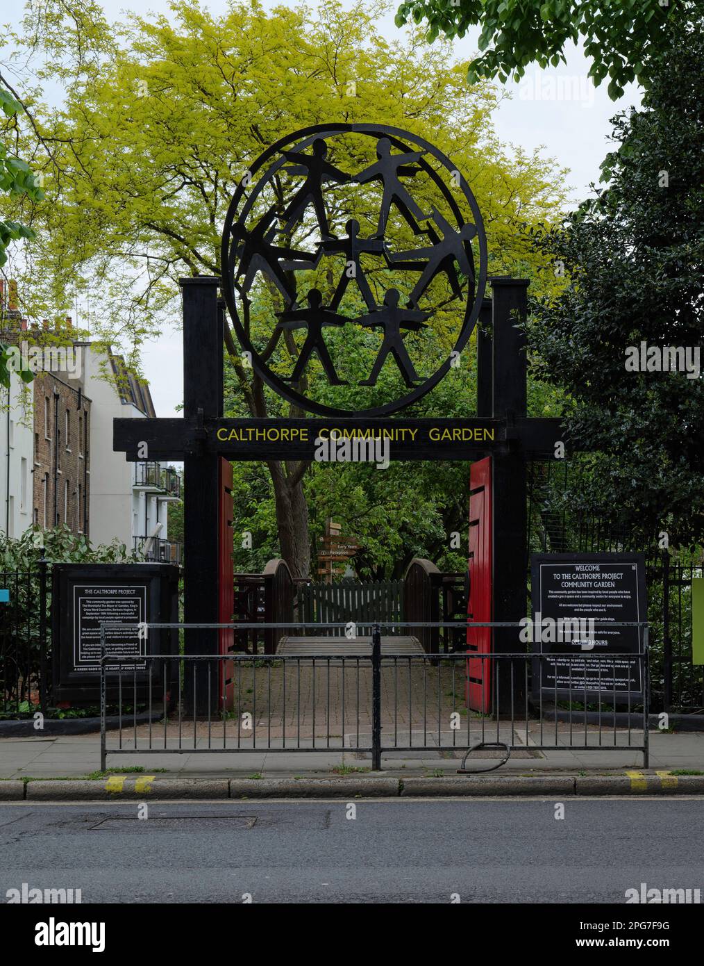 London - 05 07 2022: Entrance to the Calthorpe Community Garden Stock ...