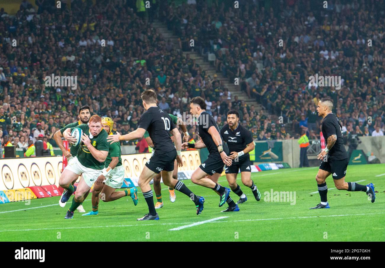 Steven Kitsoff breaking away with the ball in the Springbok Rugby test ...