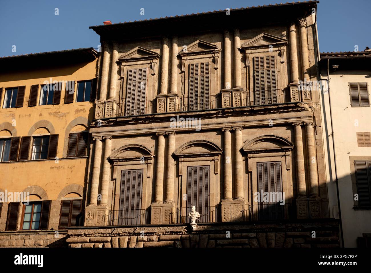 Palazzo Vecchio, Loggia della Signoria, Vasari Corridor, building in ...