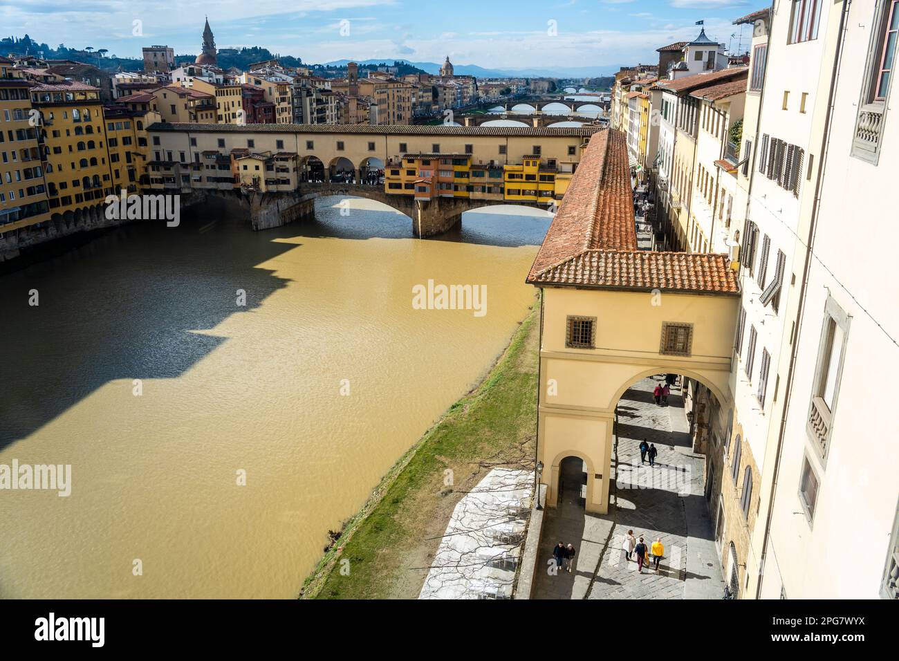 The famous Ponte Vecchio bridge in Florence with the Vasari corridor ...