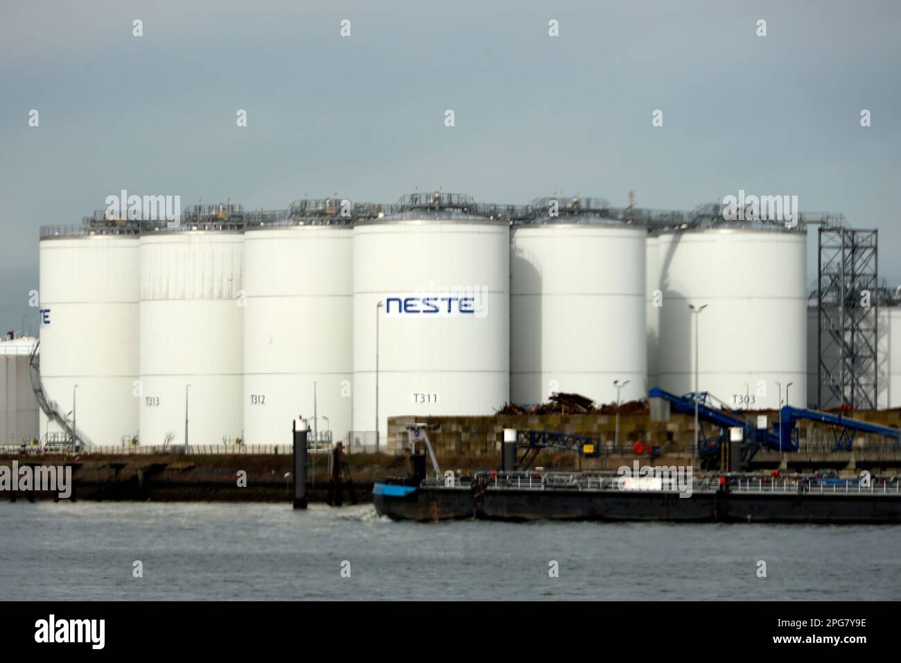 Neste refinery hi-res stock photography and images - Alamy