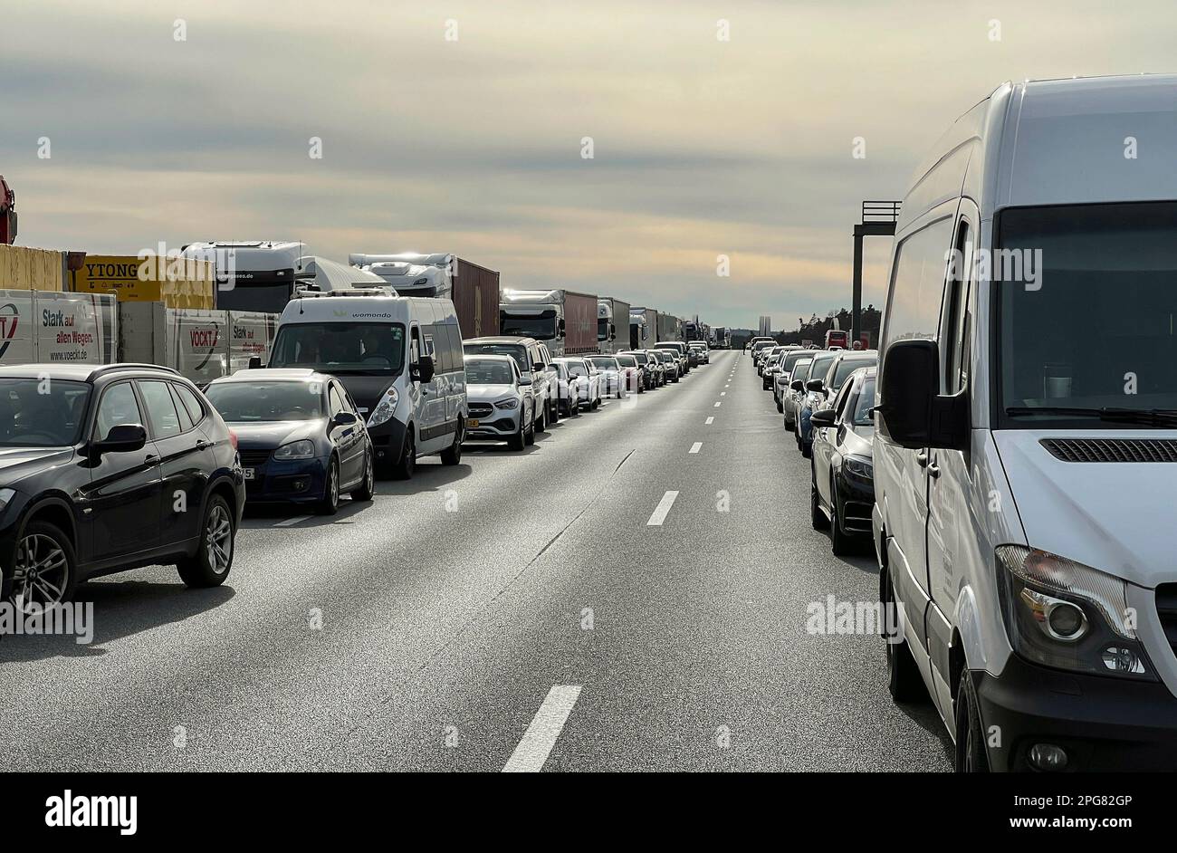 Full closure hi-res stock photography and images - Alamy