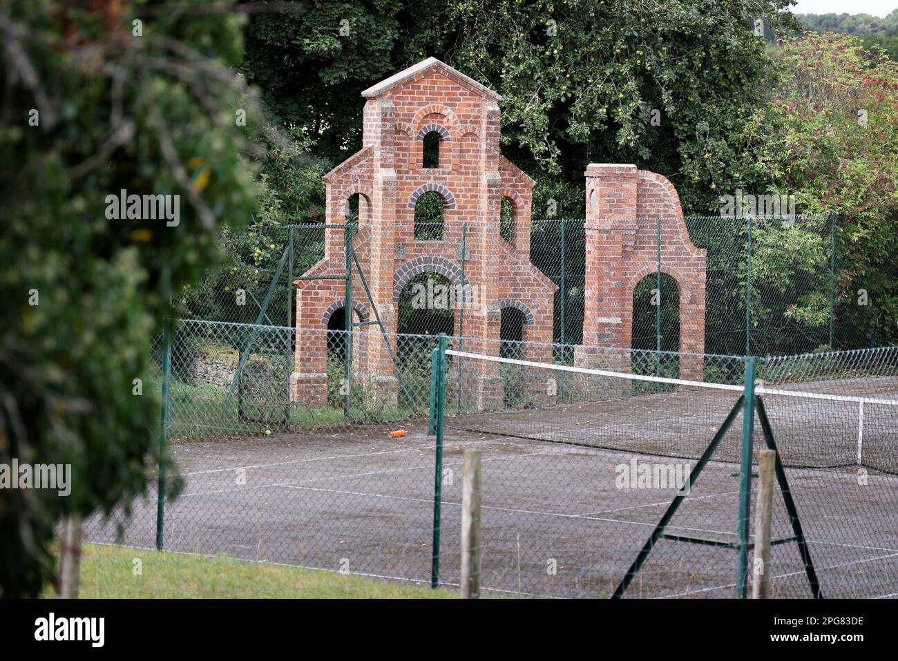 A folly built by the 21 year old Rory Young, at College Farm in ...