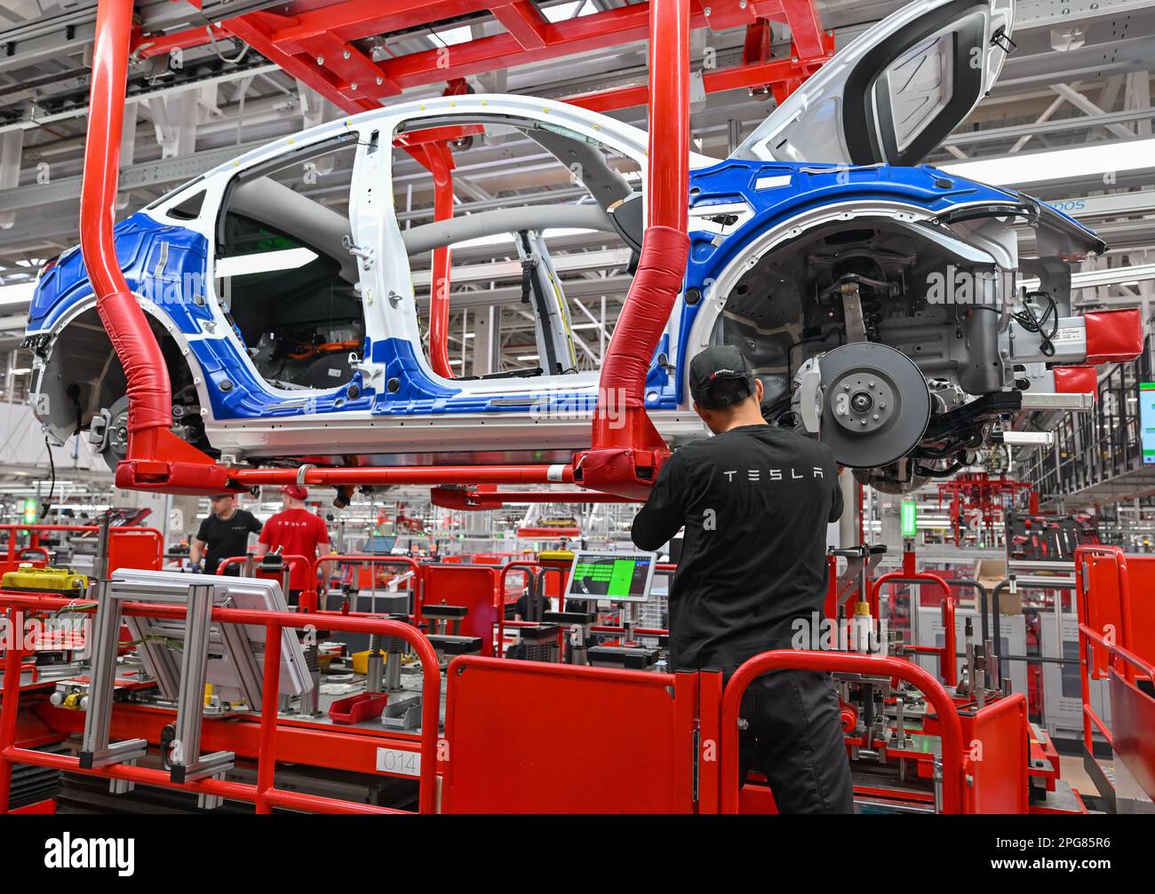 Employee tesla hi-res stock photography and images - Alamy