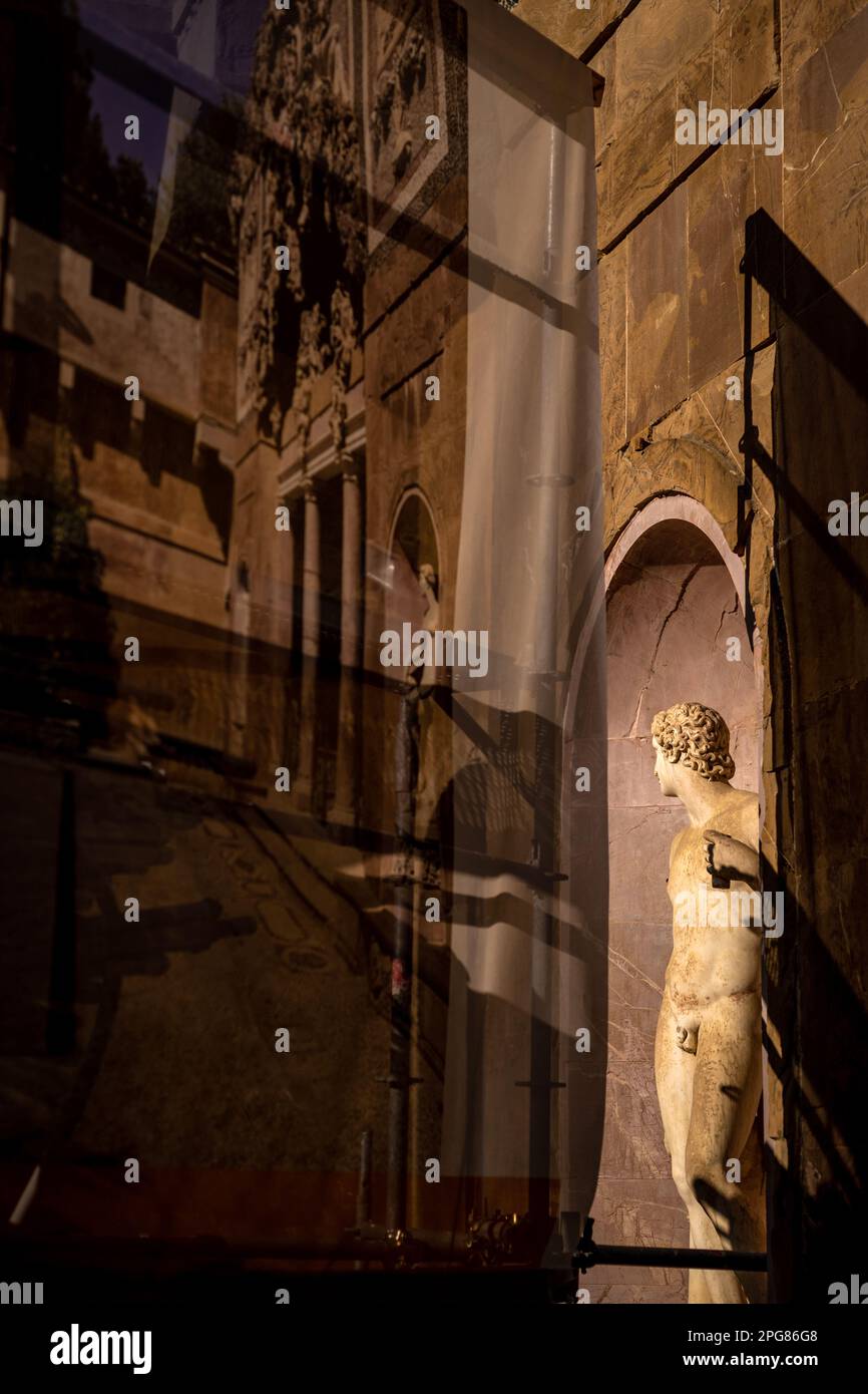 Statues and the entrance to the Buontalenti Grotto in the Boboli ...