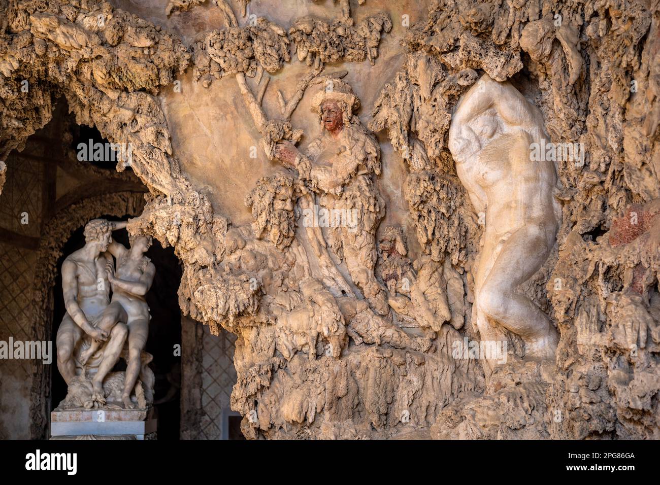 Statues and the entrance to the Buontalenti Grotto in the Boboli ...
