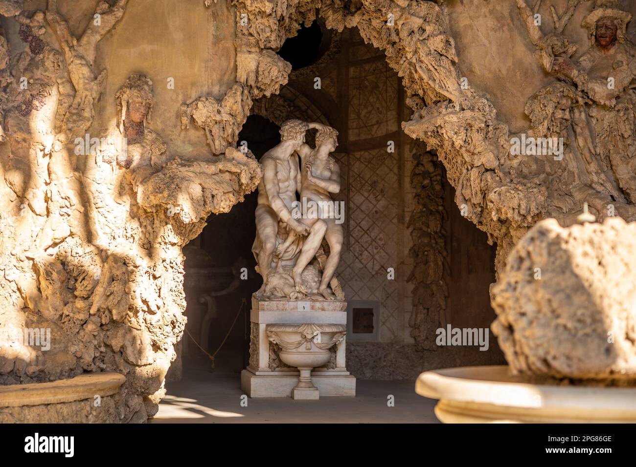 Statues and the entrance to the Buontalenti Grotto in the Boboli ...