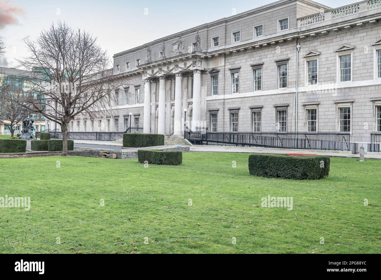 The garden at the back of the old Customs House, Dublin, Ireland Stock ...