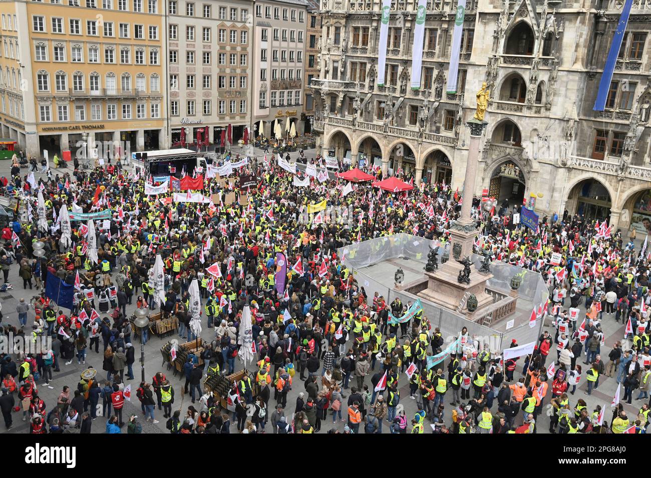 Bavaria. 21st Mar, 2023. Theme image major strike day at Marienplatz in ...