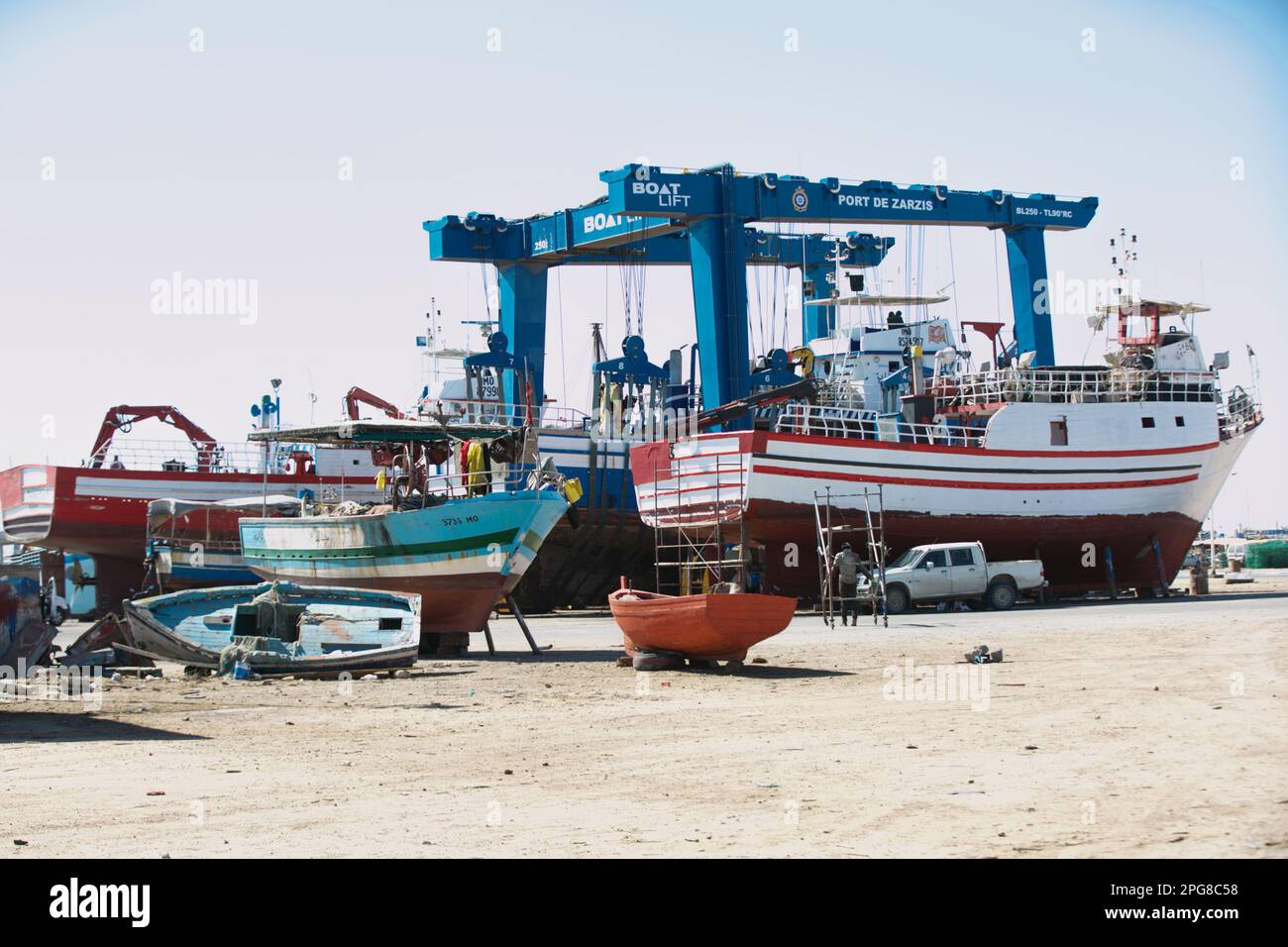 Machine for the extraction and return of boats from the sea on March 18 ...