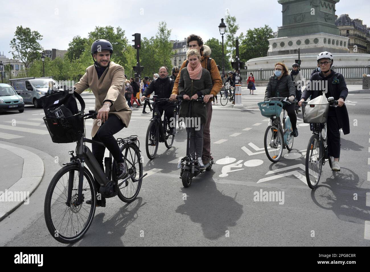 FRANCE. PARIS (75)11TH DISTRICT. PLACE DE LA BASTILLE SQUARE. TRAFFIC ...