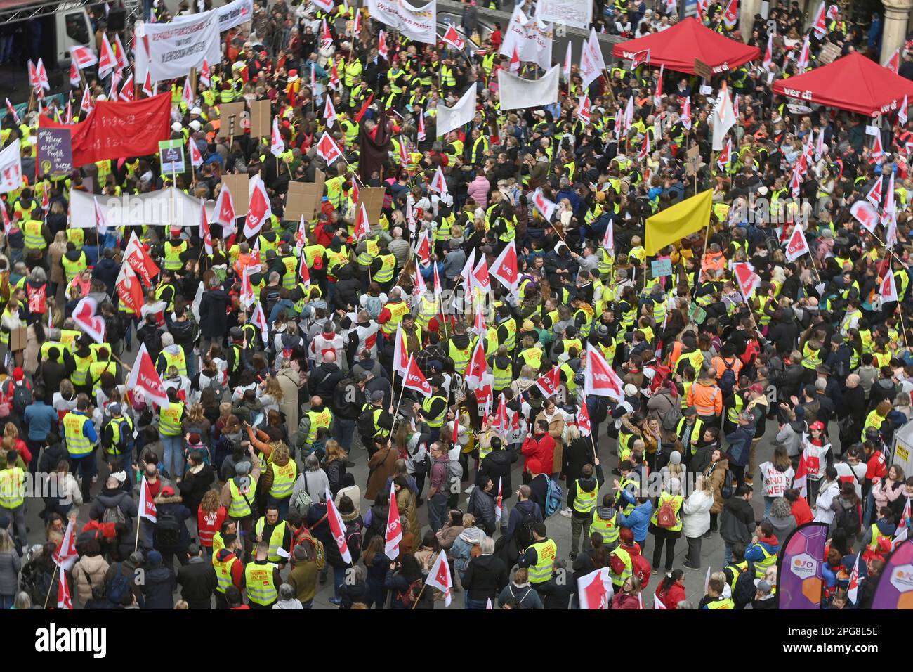 Bavaria. 21st Mar, 2023. Theme image major strike day at Marienplatz in ...