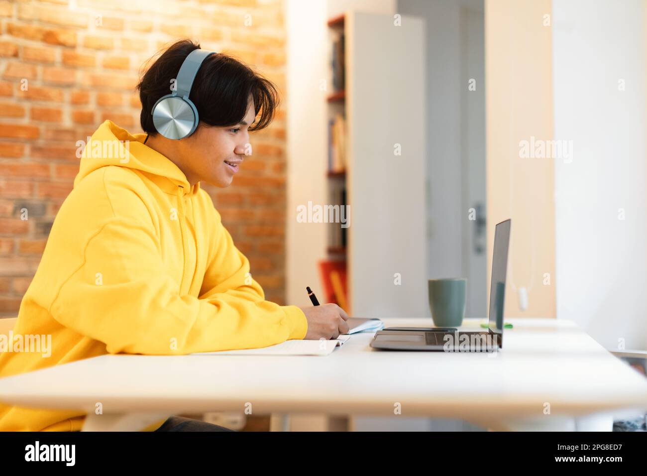 Korean teen notes hi-res stock photography and images - Alamy