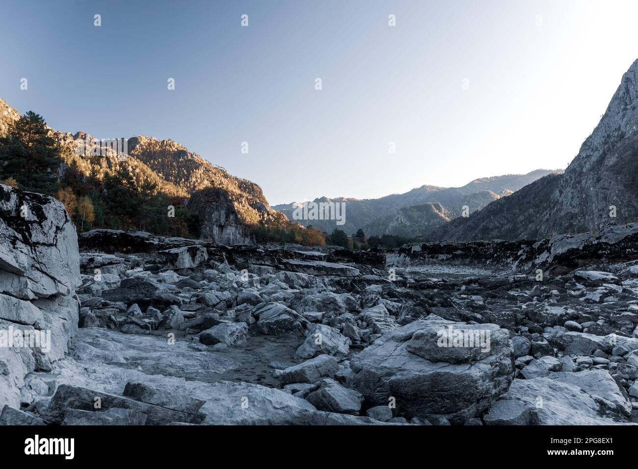 Gold river rocks hi-res stock photography and images - Alamy