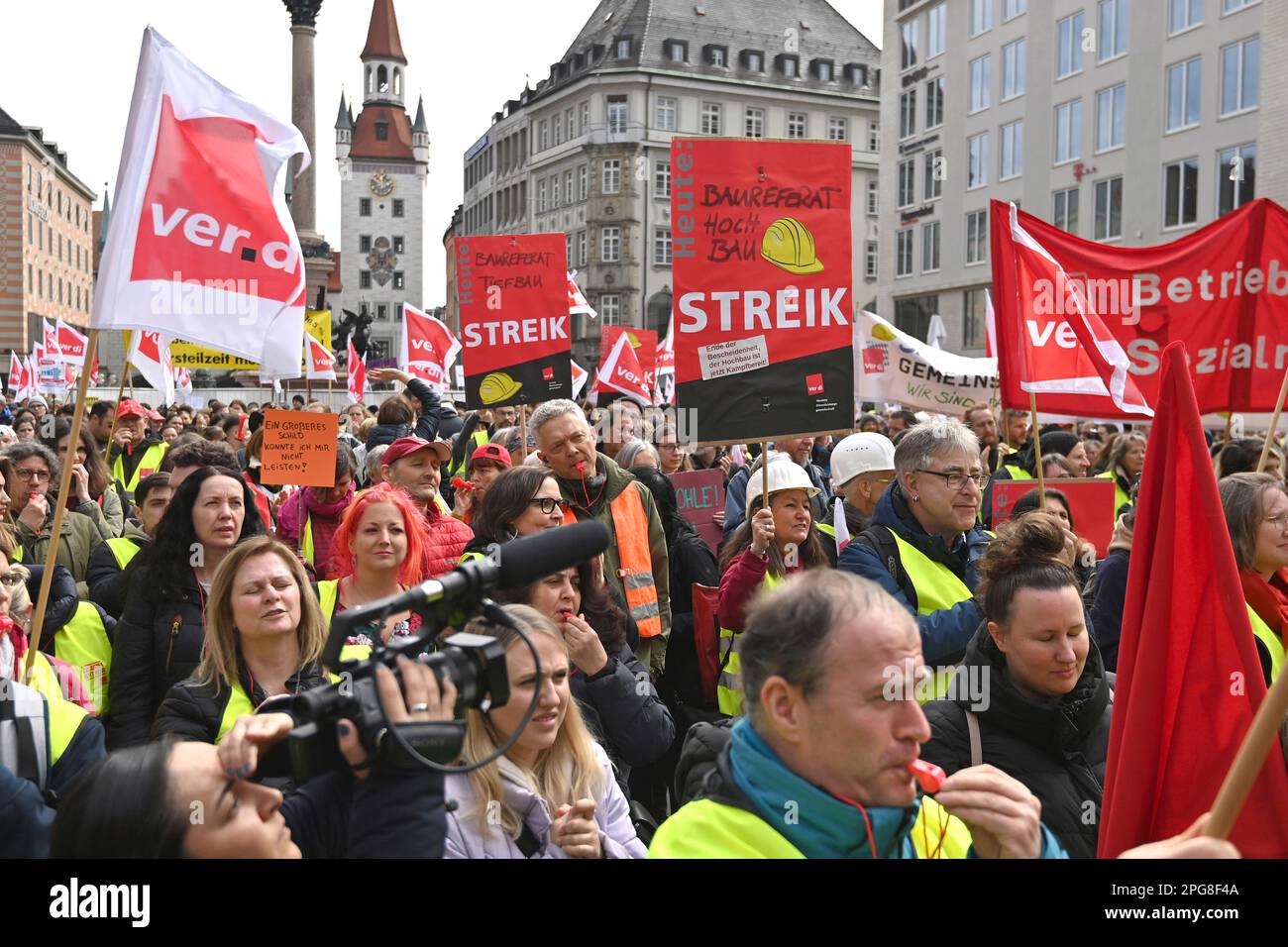 Bavaria. 21st Mar, 2023. Theme image major strike day at Marienplatz in ...